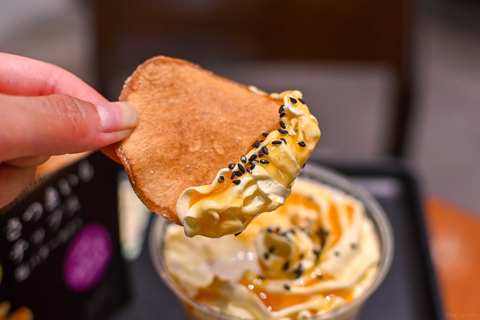 タリーズ「OIMOティーシェイク」のある食べ方が大優勝！「食べ出したら止まらない」の声が集まる - macaroni