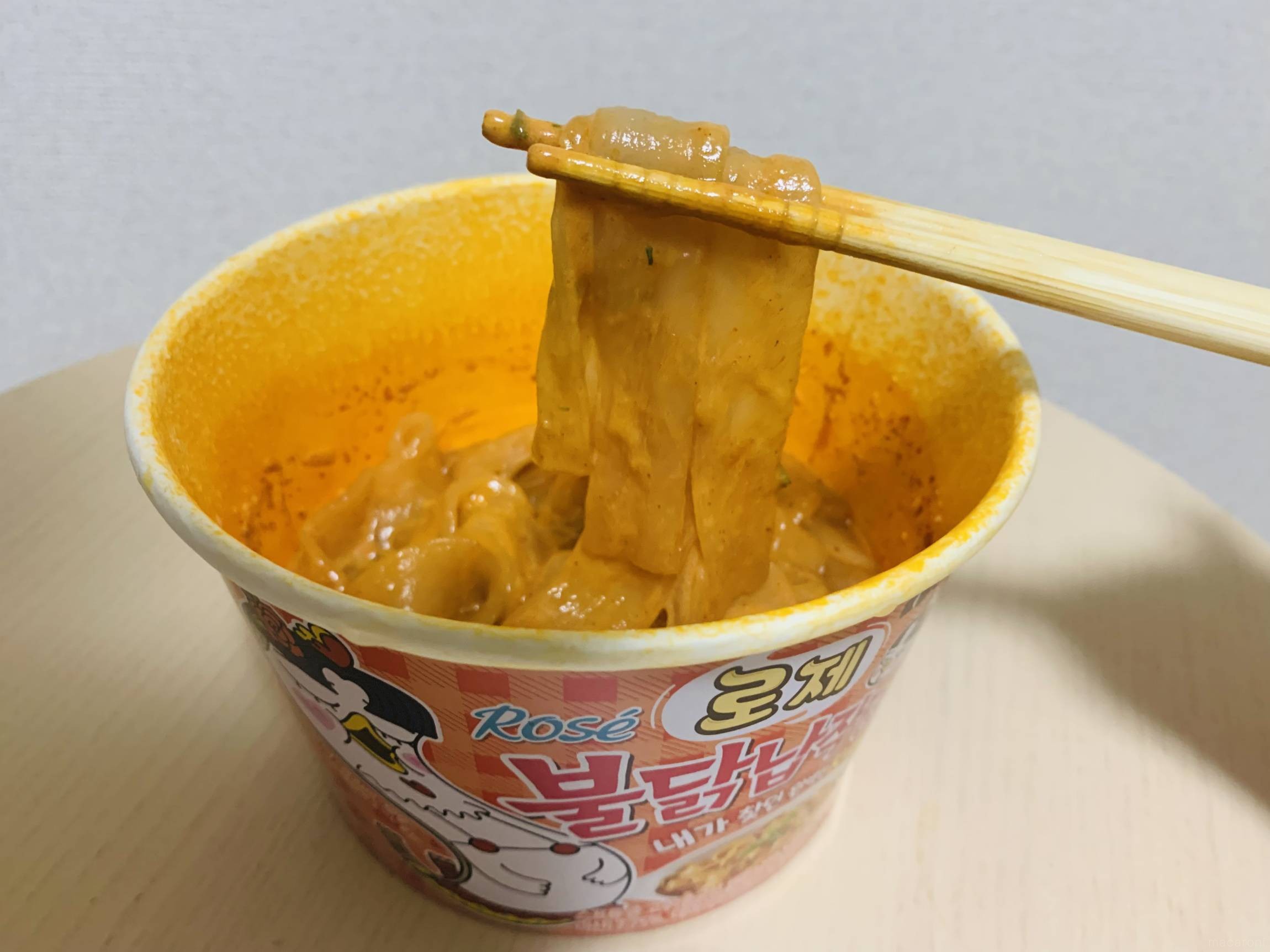 話題の「ブルダックタンミョン」を実食レビュー！不思議な食感がクセになる - macaroni