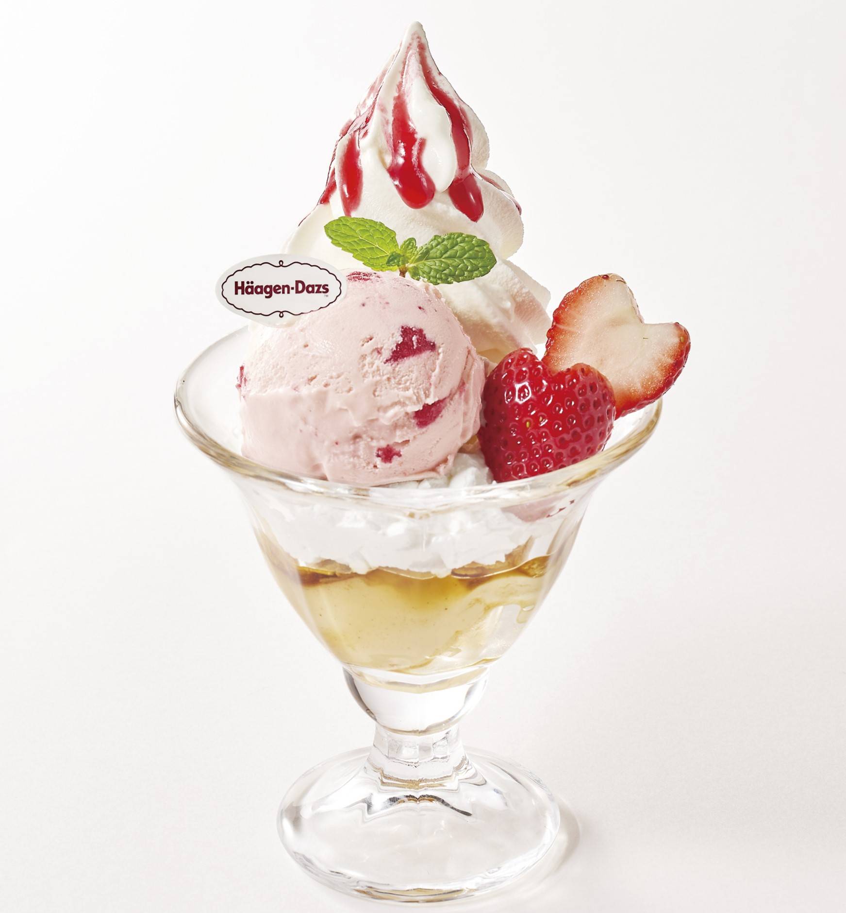 SNSで『豪華すぎる』の声続々！「ジョナサン×ハーゲンダッツ」コラボのいちごデザート6品が登場 - macaroni