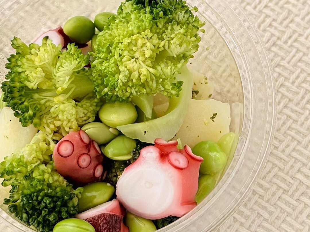 SNSでバズった！セブンで買うべき「最新おつまみ」おすすめ8選 - macaroni