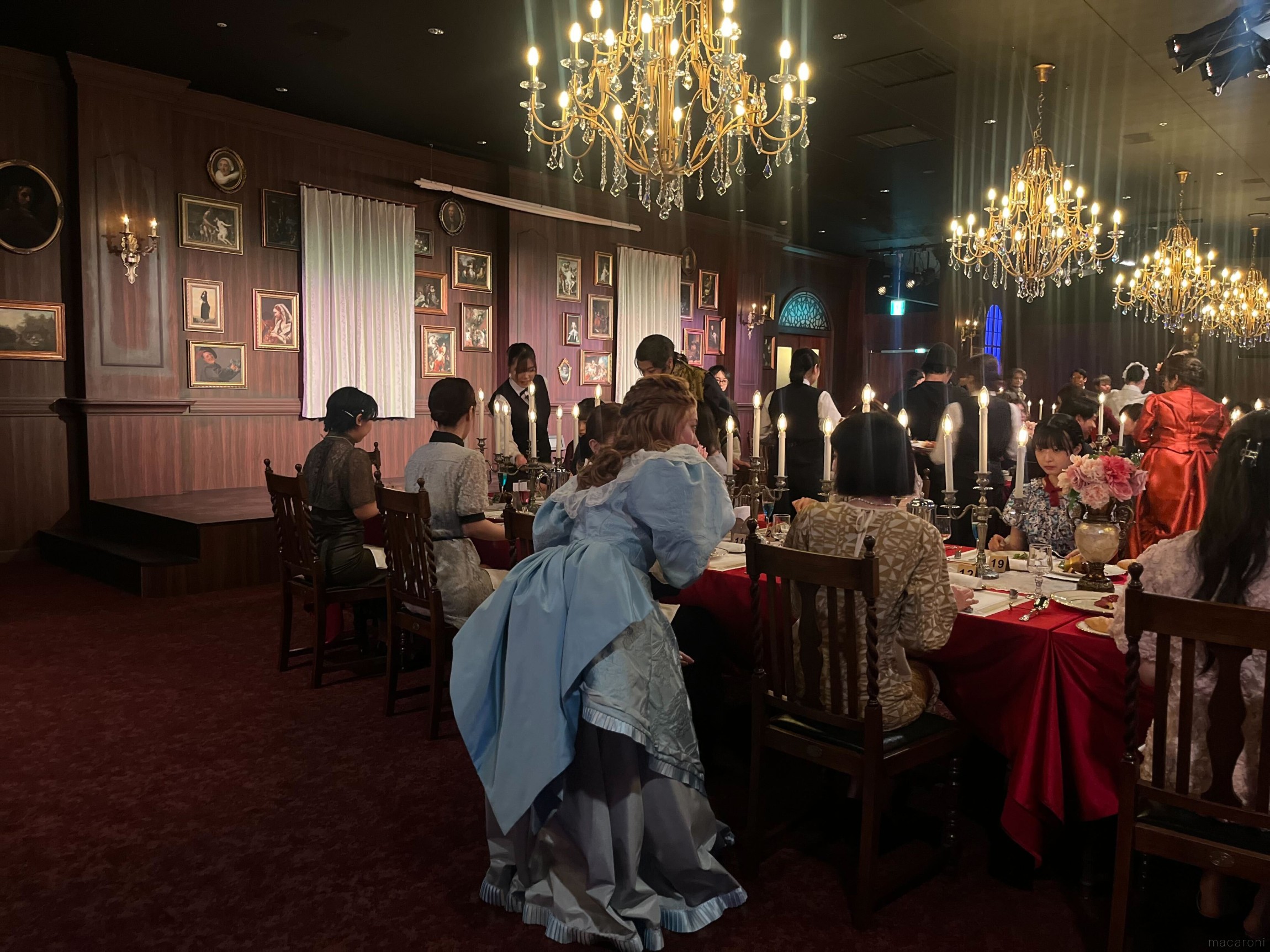 舞台は19世紀フランス!? ディナー付きの没入型エンタメ「真夜中の晩餐会」を体験【イマーシブ・フォート東京】 - macaroni