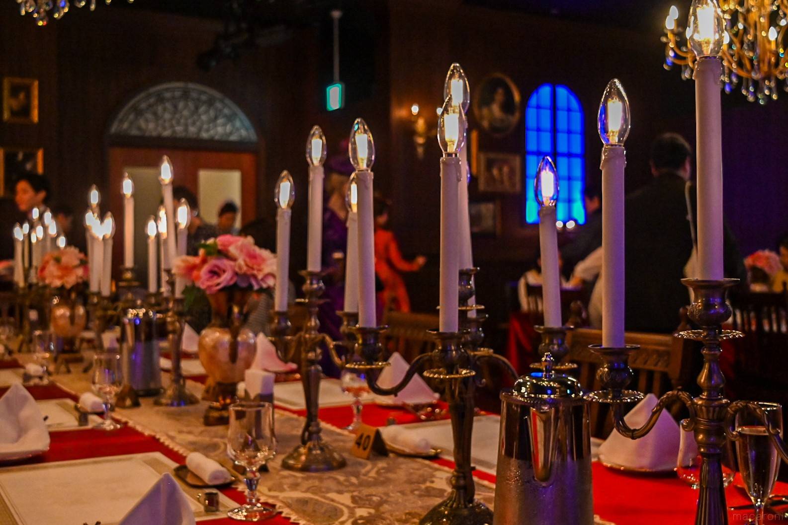 舞台は19世紀フランス!? ディナー付きの没入型エンタメ「真夜中の晩餐会」を体験【イマーシブ・フォート東京】 - macaroni