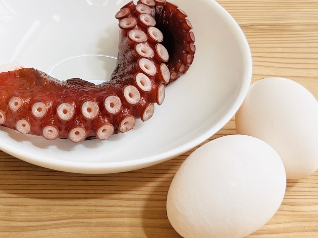 粉を使わない。たこ焼き風オムレツの作り方に「味はそのもの」「おかずにもおつまみにも」 - macaroni