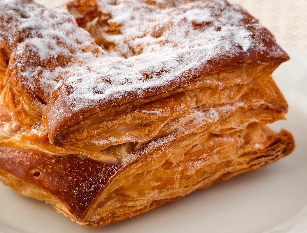 SNSで話題のローソン「カスタードパイシュー」が完全にコンビニスイーツ超え。溢れるクリームに頬がゆるむ - macaroni